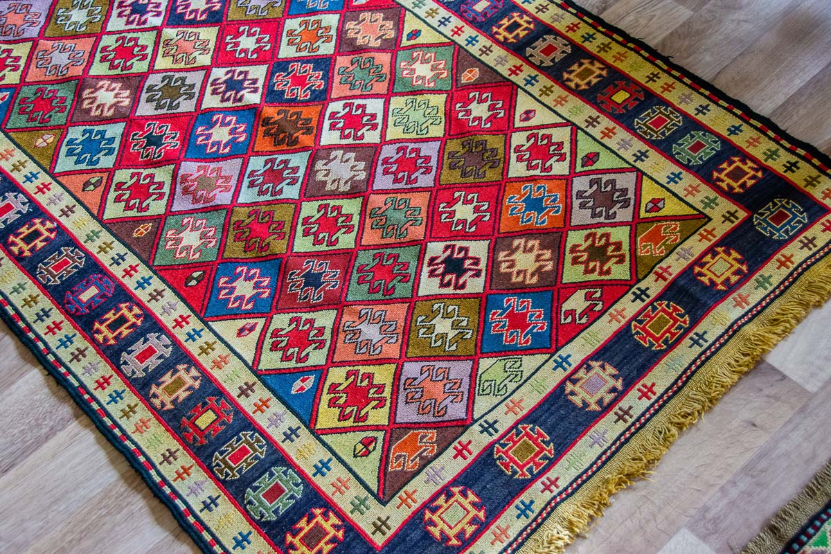 Buying a Caucasian Carpet 101 – Holiday-Golightly